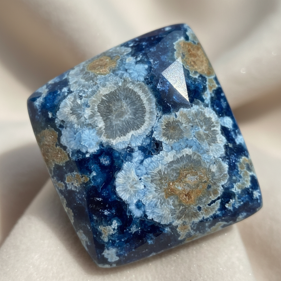 Plumbogummite gemstone meaning, properties & uses | LUXYIN